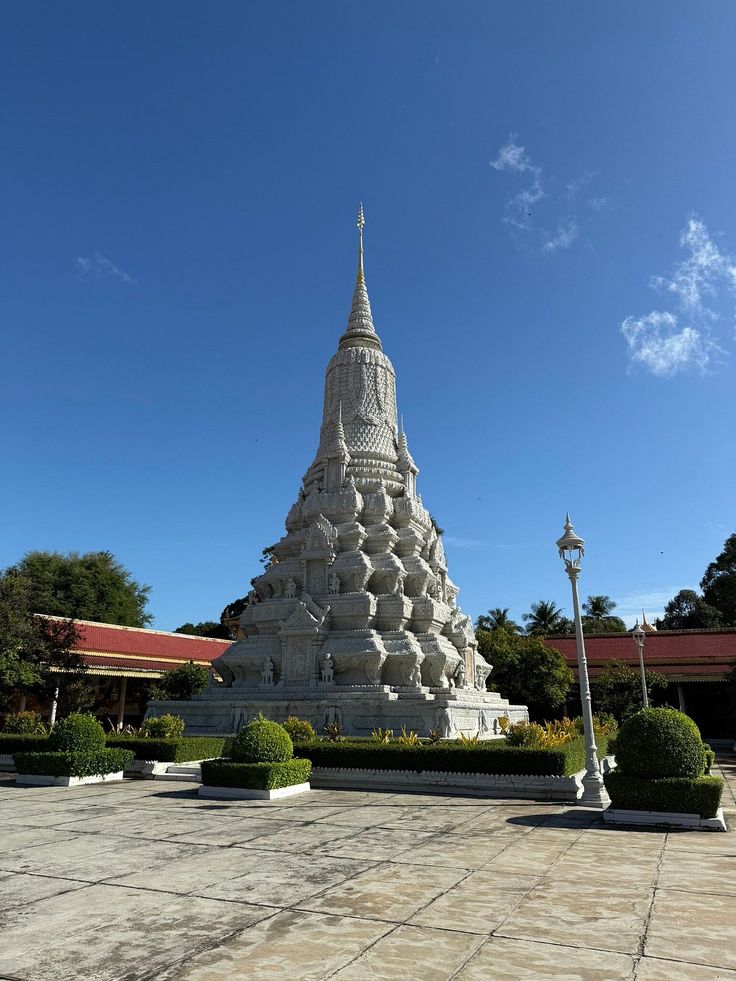 A Complete Guide To Visiting Phnom Penh’s Royal Palace (Plus Nearby Attractions!) - Cambodia ...