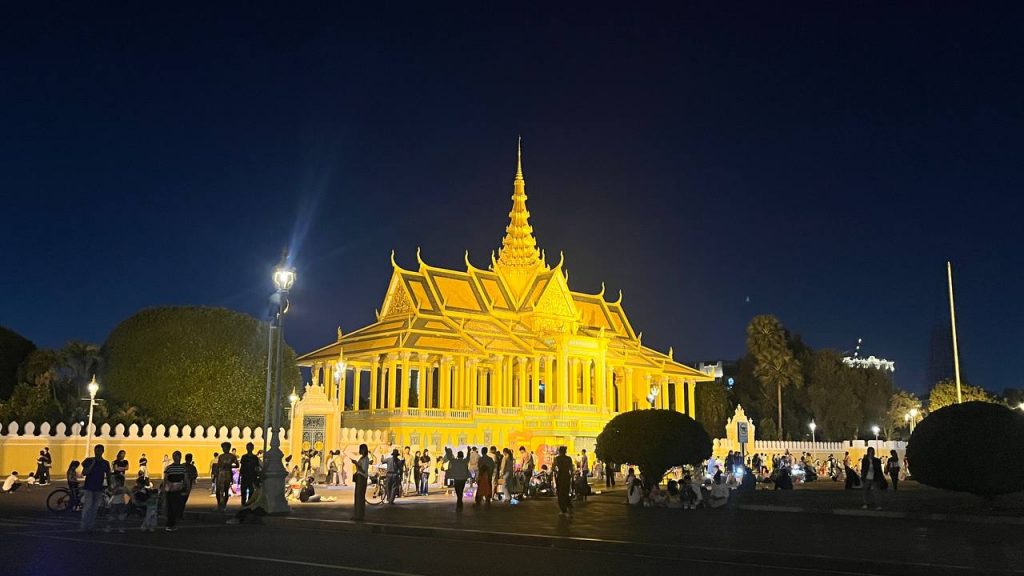 A Complete Guide To Visiting Phnom Penh’s Royal Palace (Plus Nearby Attractions!) - Cambodia ...